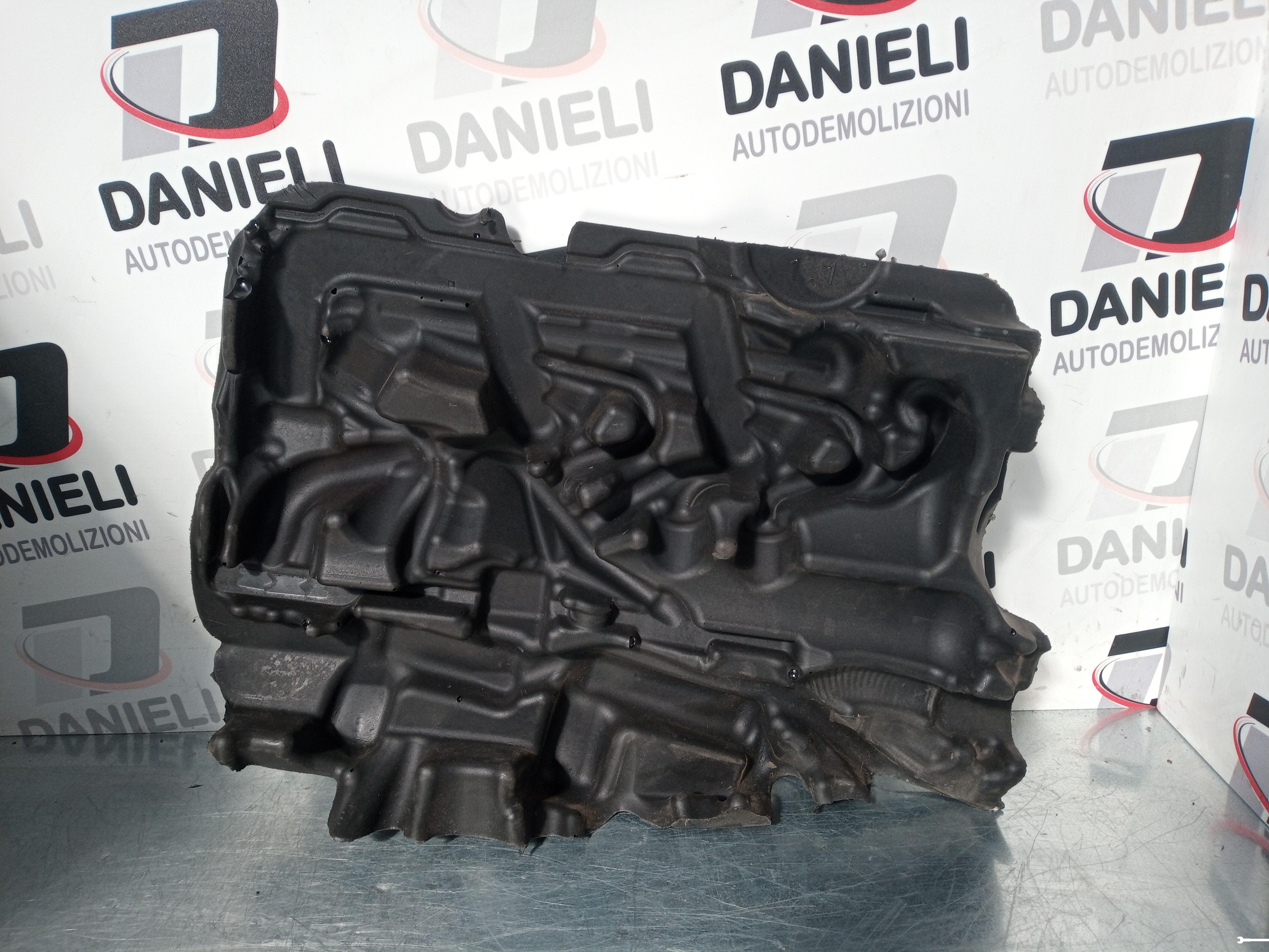 COPERCHIO MOTORE INSONORIZZANTE BMW 114D 116D F20 F21 | Ricambi Usati